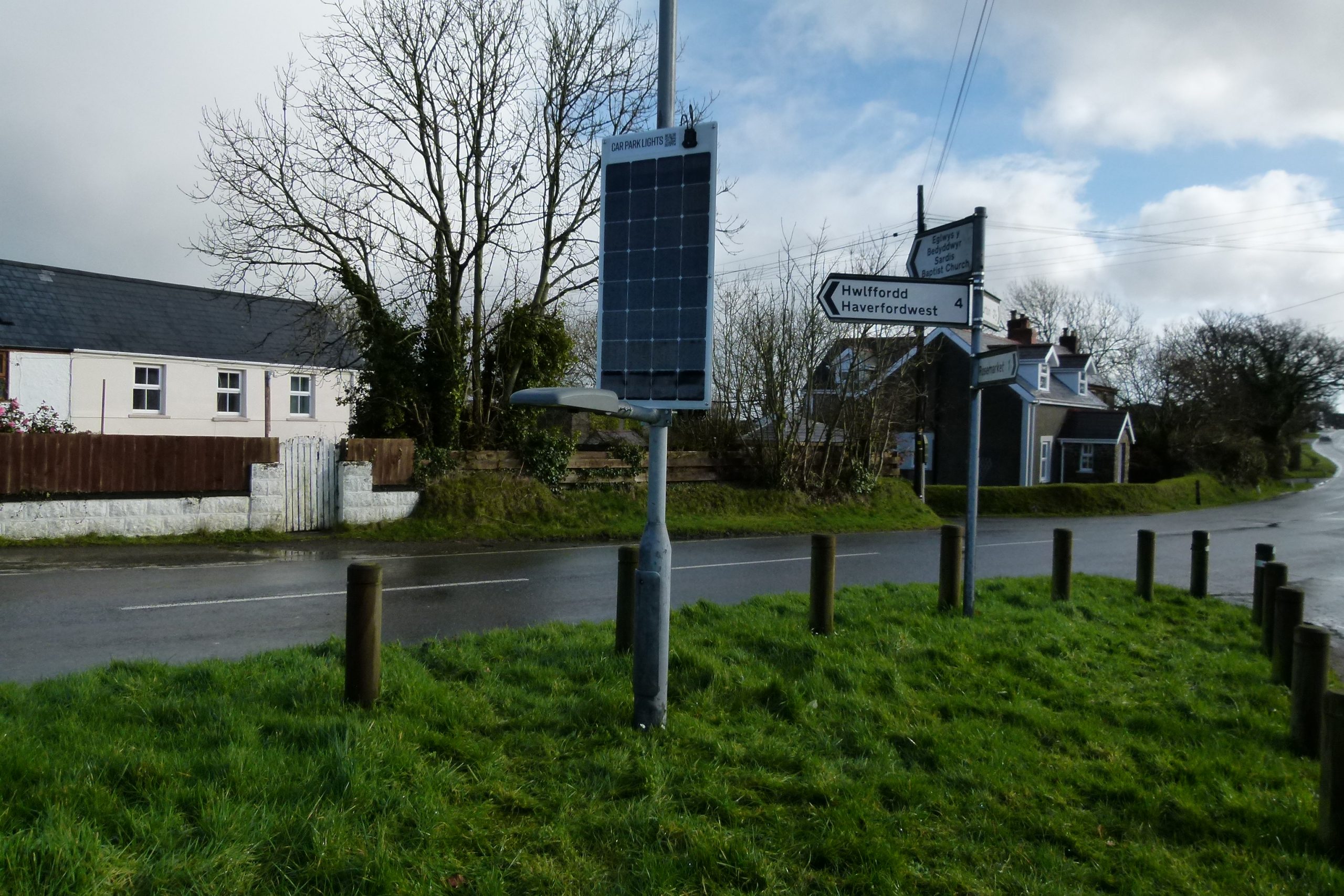 Solar street lighting system designed for new or existing lamp posts